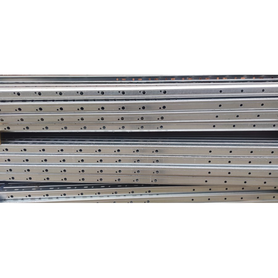 Spalieri (Stâlpi) Fruntasi prezincati de 250cm lungime /grosime 1,8mm